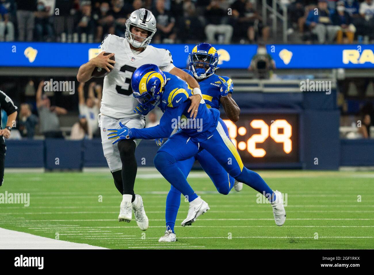 J peterman hi-res stock photography and images - Alamy