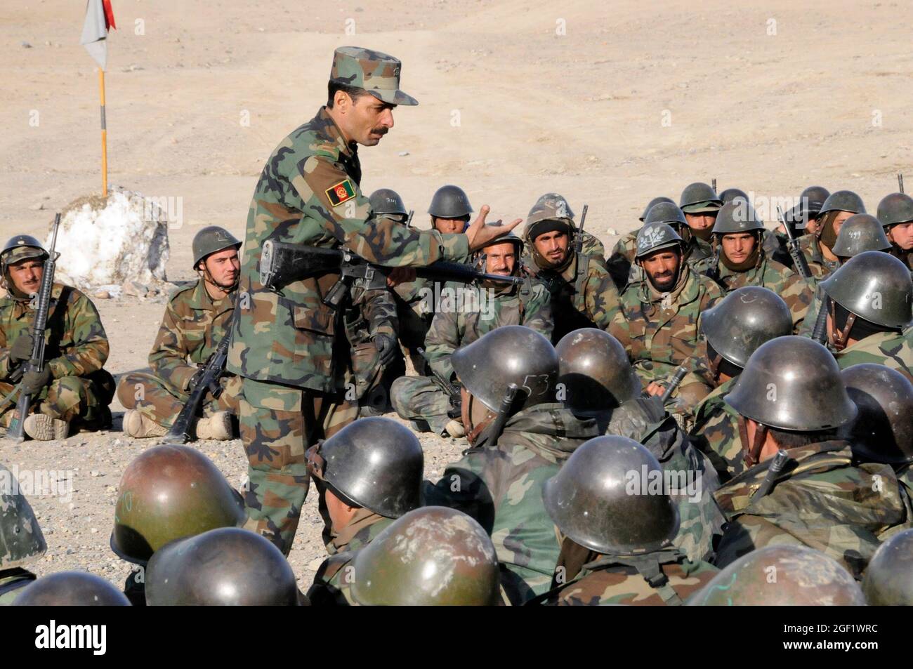 Kabul - An Afghan National Army instructor teaches a lesson on close ...