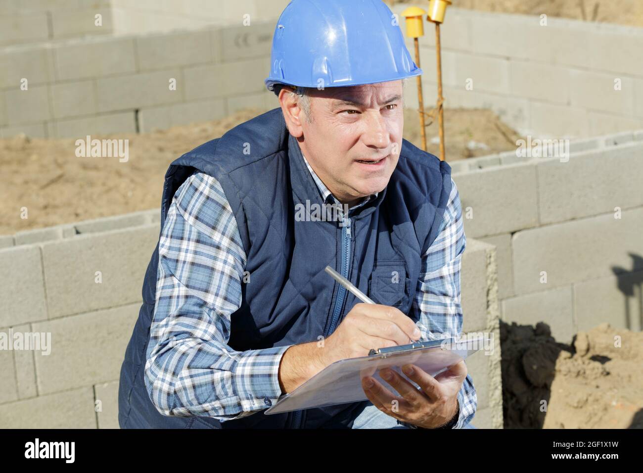 industrial engineer with clipboard at building site Stock Photo - Alamy