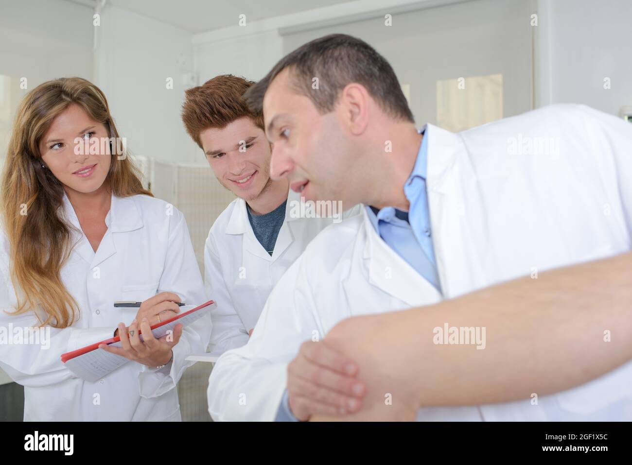 Patient observing nurse hi-res stock photography and images - Alamy