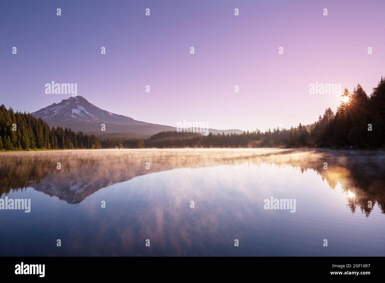 Mount. Hood in Oregon, USA. Beautiful natural landscapes Stock Photo ...