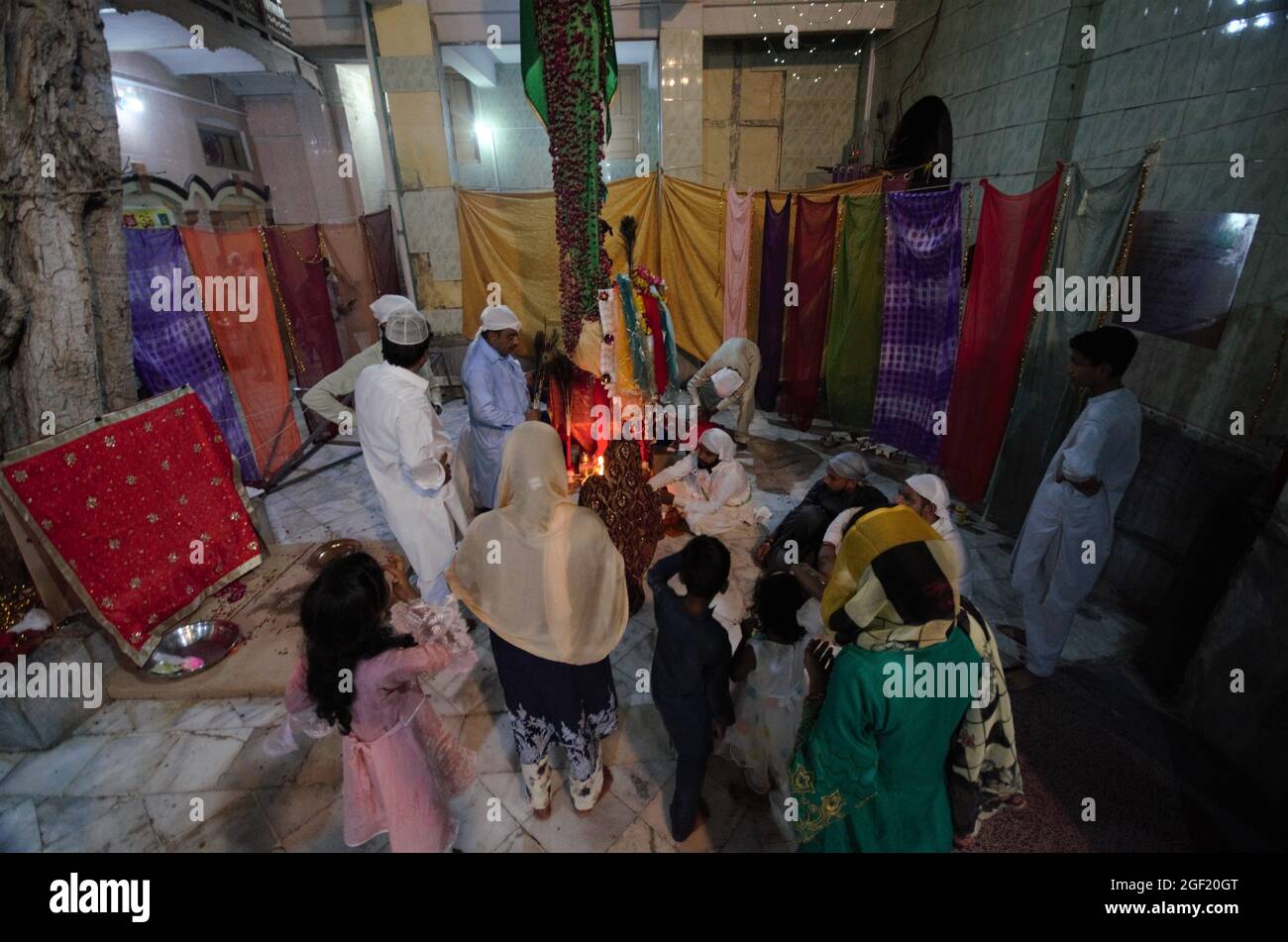 Peshawar, Pakistan. 22nd Aug, 2021. Pakistani Hindus pray in the temple ...