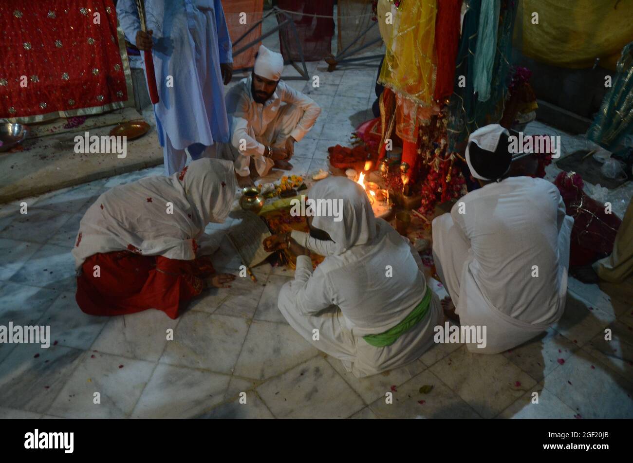 Peshawar, Pakistan. 22nd Aug, 2021. Pakistani Hindus pray in the temple ...