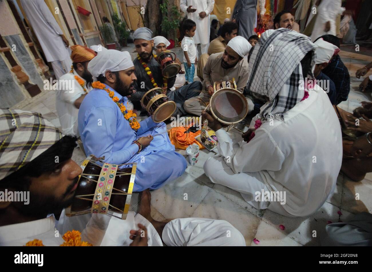 Pakistani Hindus pray in the temple during the celebration of Raksha ...