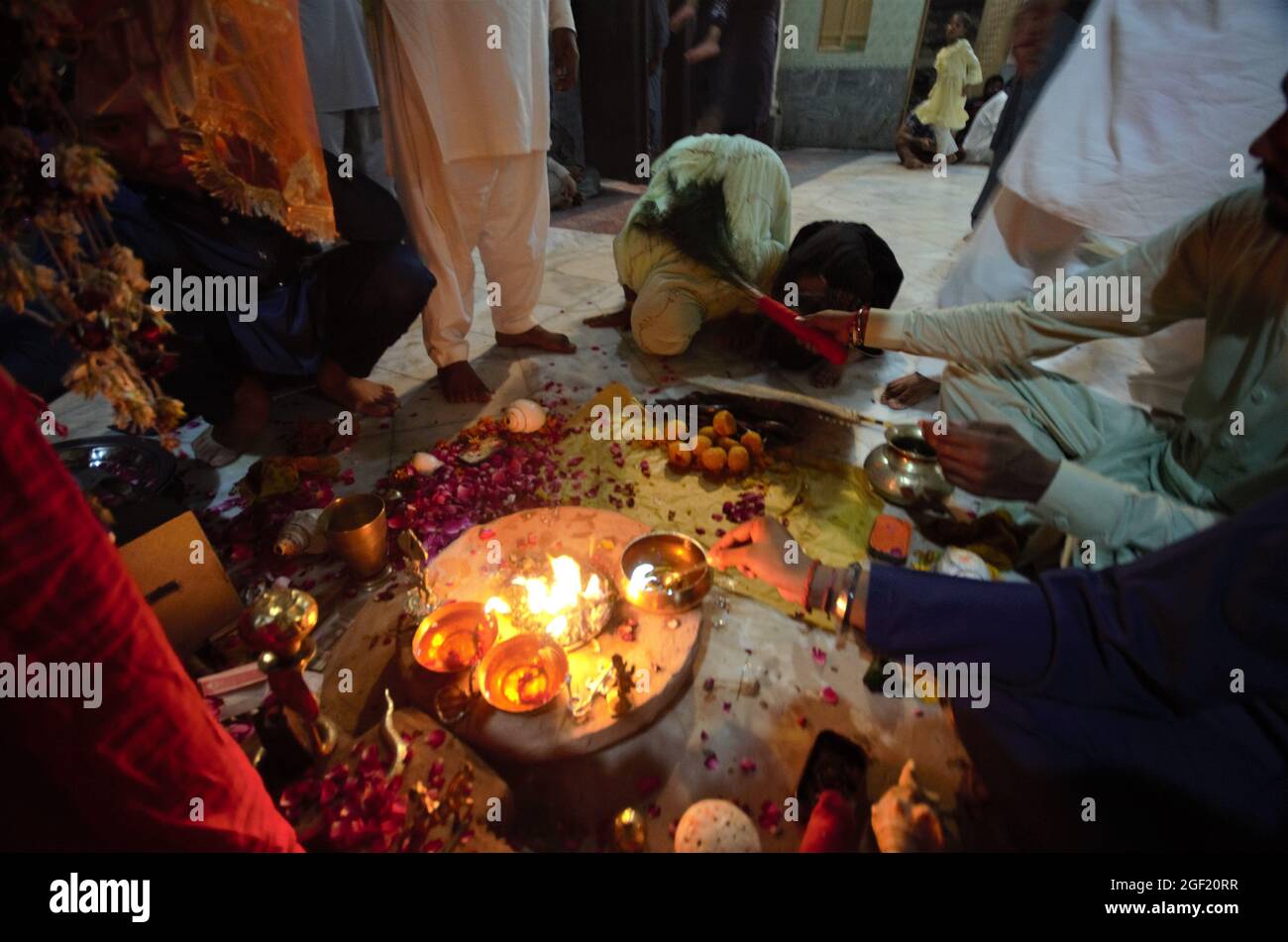Pakistani Hindus pray in the temple during the celebration of Raksha ...