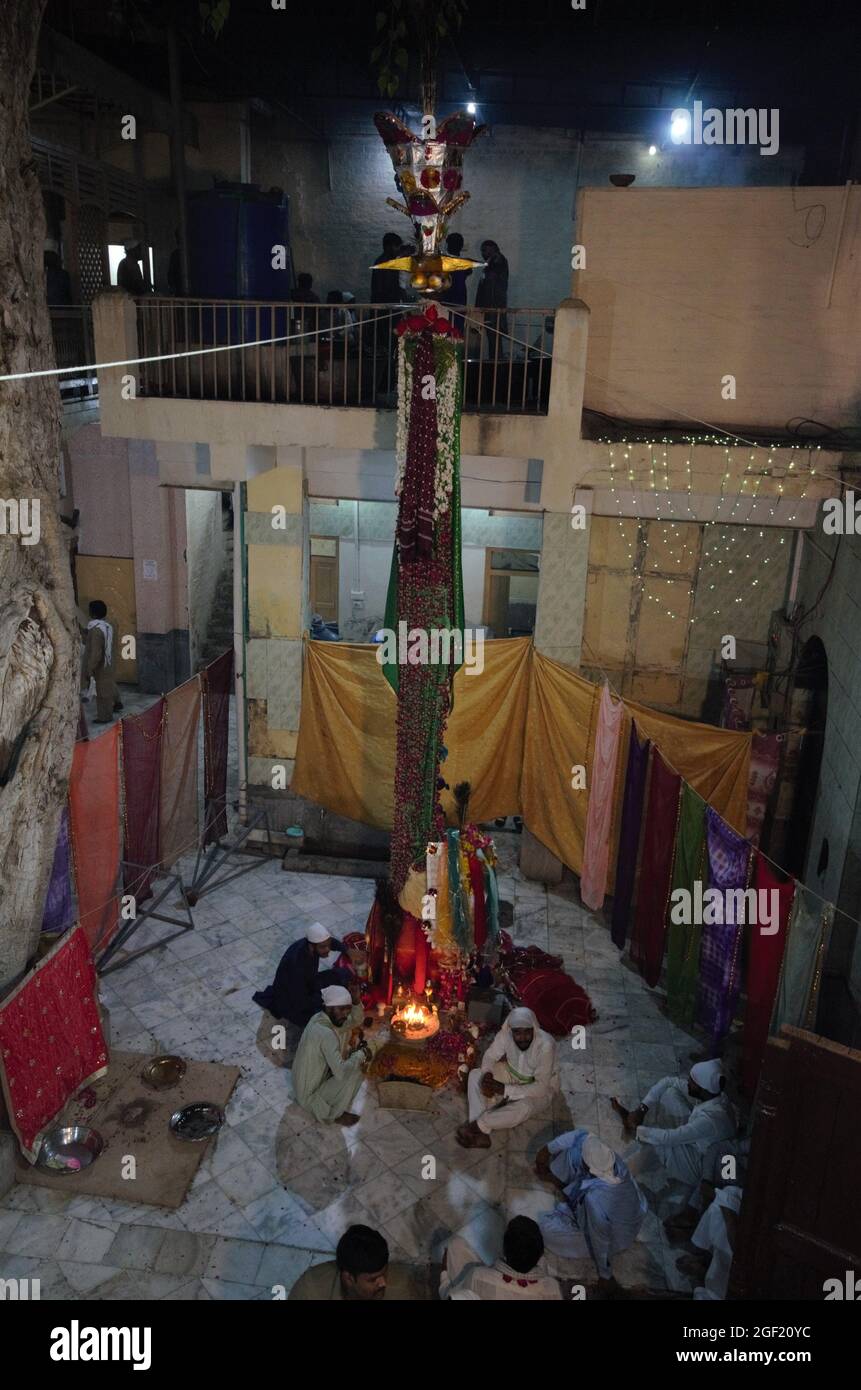 Pakistani Hindus pray in the temple during the celebration of Raksha ...
