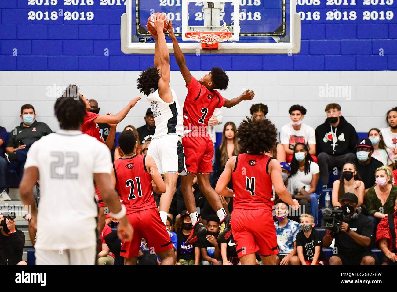 Centennial Huskies guard Donovan Dent (2) blocks the ball from Sierra ...