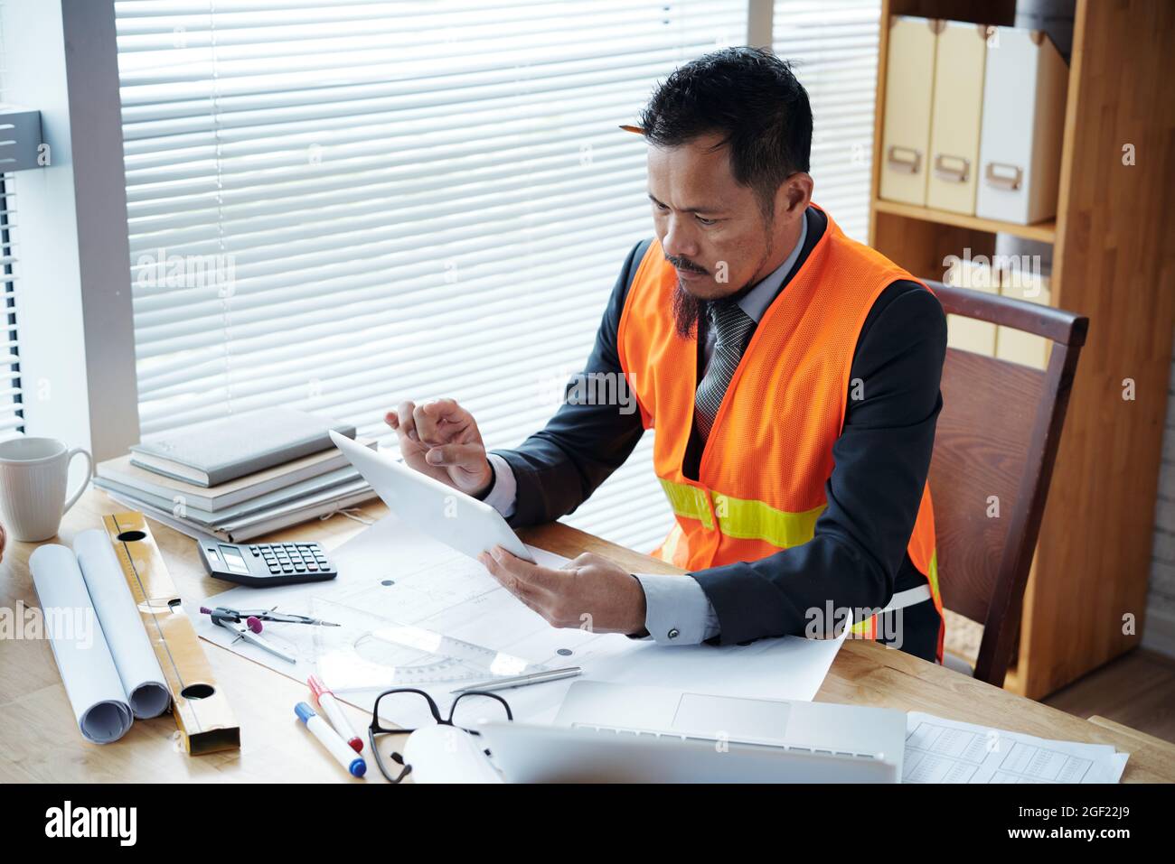 Filipino engineer hi-res stock photography and images - Alamy