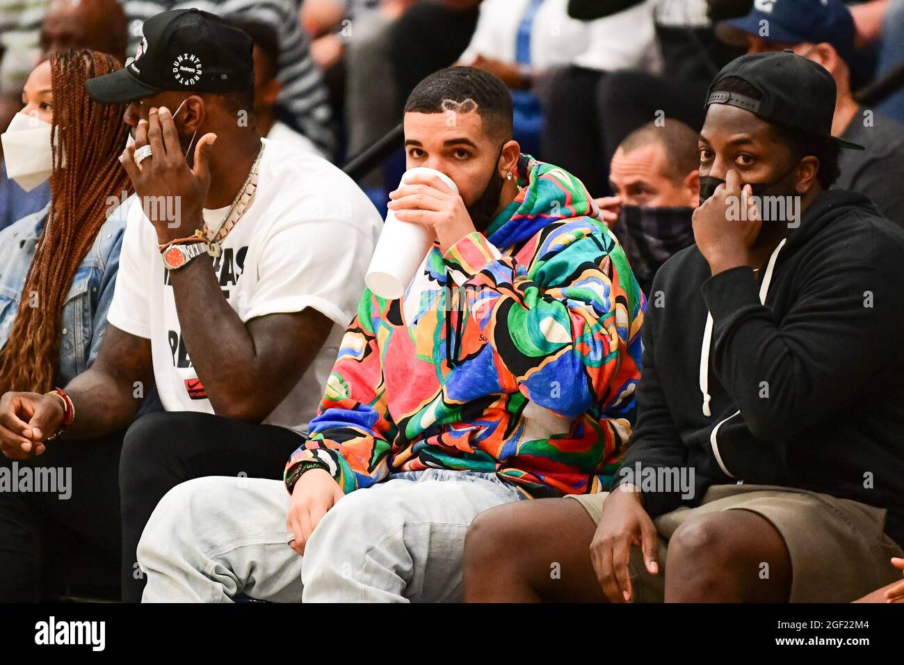 Canadian rapper Drake and Los Angeles Lakers shooting guard LeBron ...