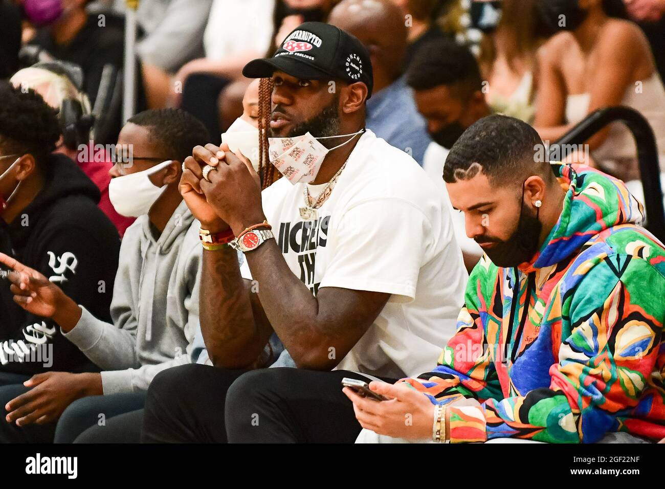 Canadian rapper Drake and Los Angeles Lakers shooting guard LeBron ...