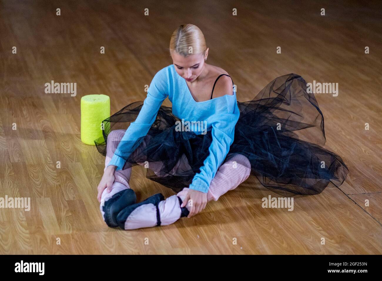 Dance ballerina ballet russian hi-res stock photography and images - Alamy