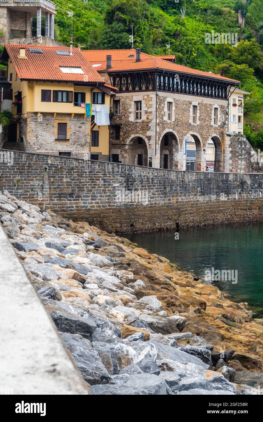 Mundaka basque country spain port hi-res stock photography and images ...
