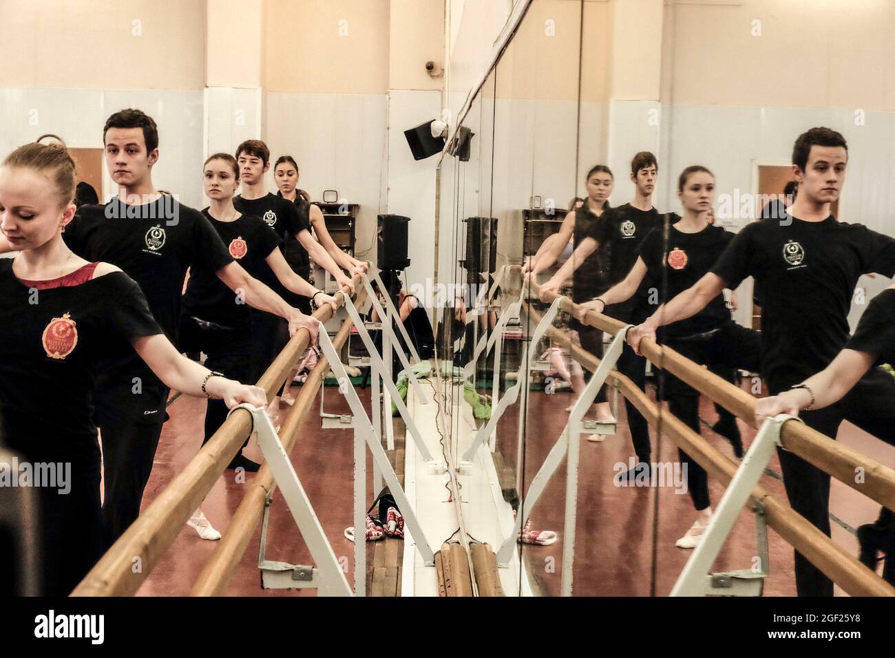 Classical dance school hi-res stock photography and images - Alamy