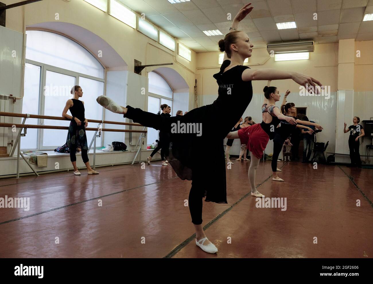 Male dancers ballet hi-res stock photography and images - Alamy
