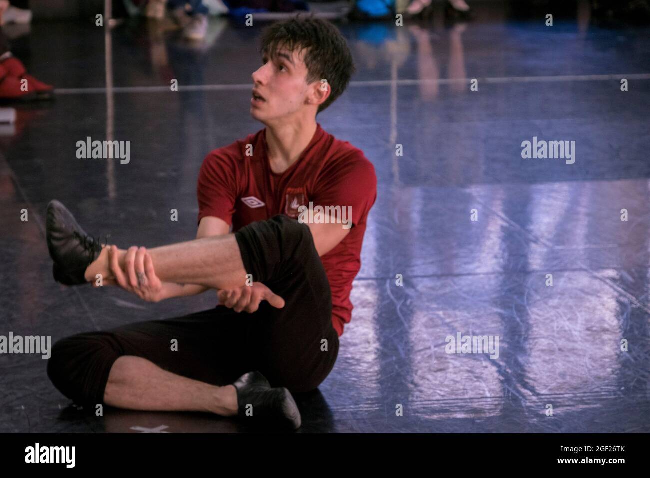 Male ballet dancer hi-res stock photography and images - Alamy