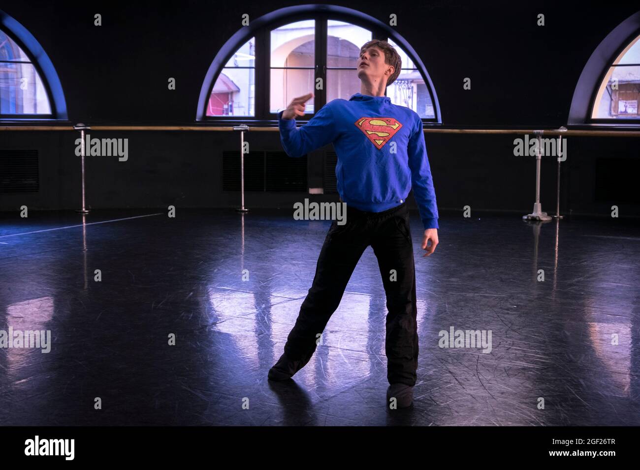 Male ballet dancer hi-res stock photography and images - Alamy