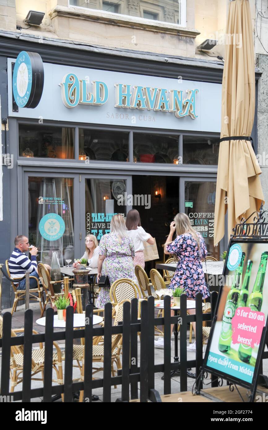 Old street cocktail bar hi-res stock photography and images - Alamy