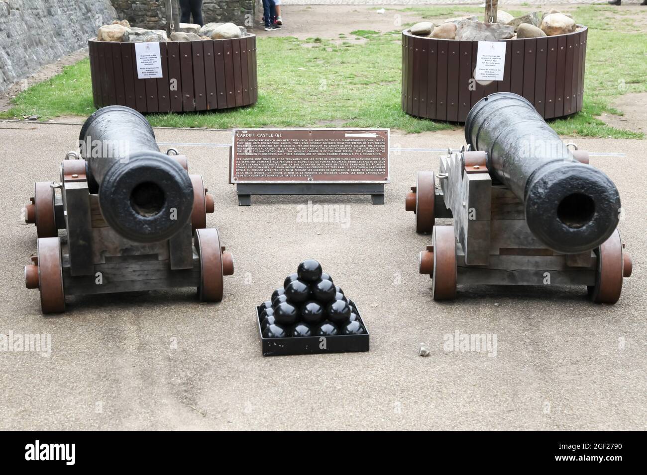 Weapons cannon ball hi-res stock photography and images - Alamy