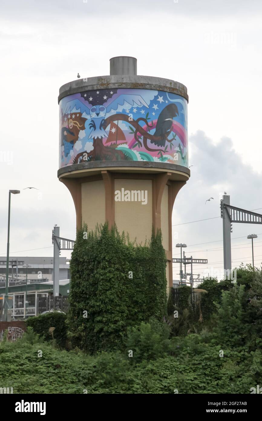 Cardiff city mural hi-res stock photography and images - Alamy