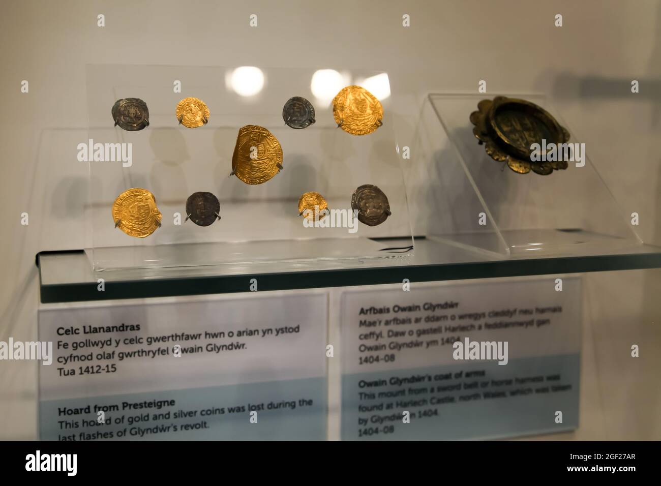 Gold treasure 15th century hi-res stock photography and images - Alamy