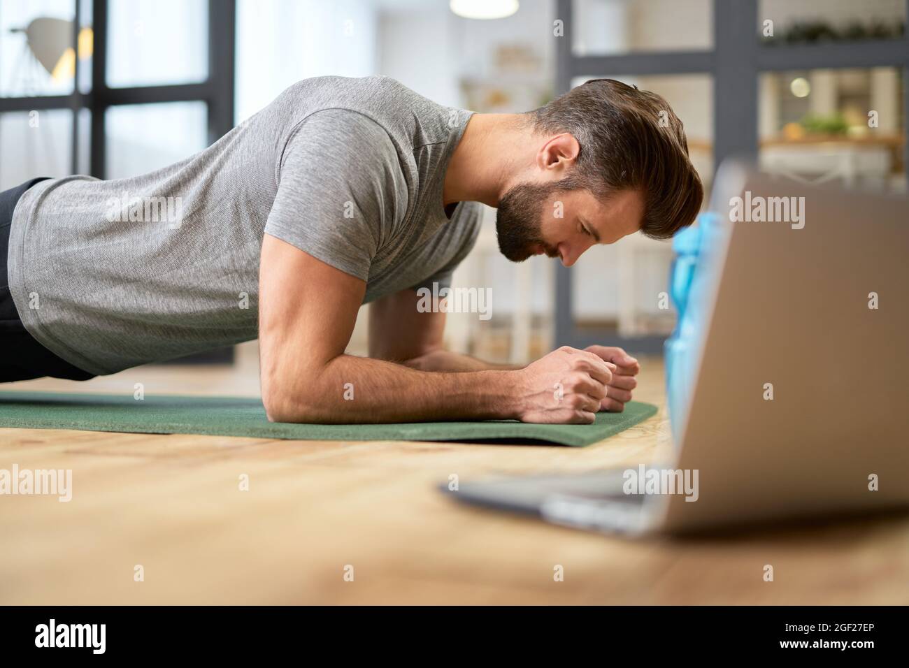 Muscle man doing plank position hi-res stock photography and images - Alamy