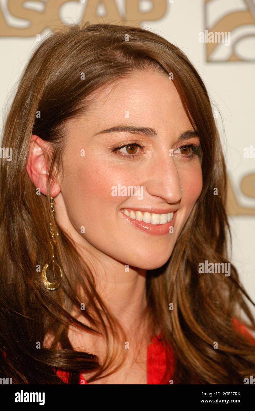 Singer Sara Bareilles attends red carpet arrives at the 25th Annual ...