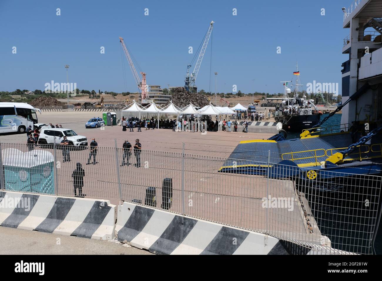 Refugee ship hi-res stock photography and images - Alamy