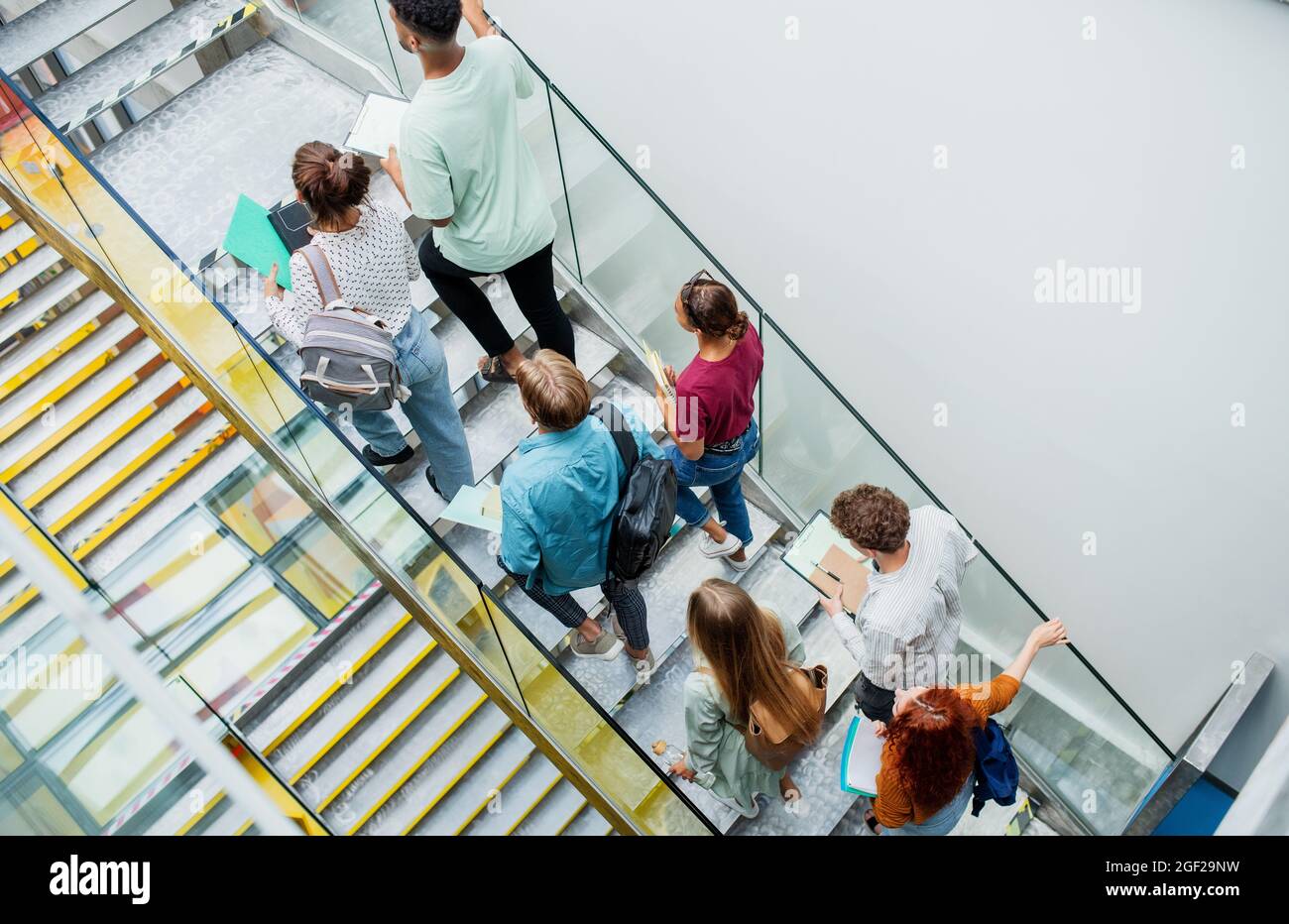 College students walking up stairs hi-res stock photography and images ...