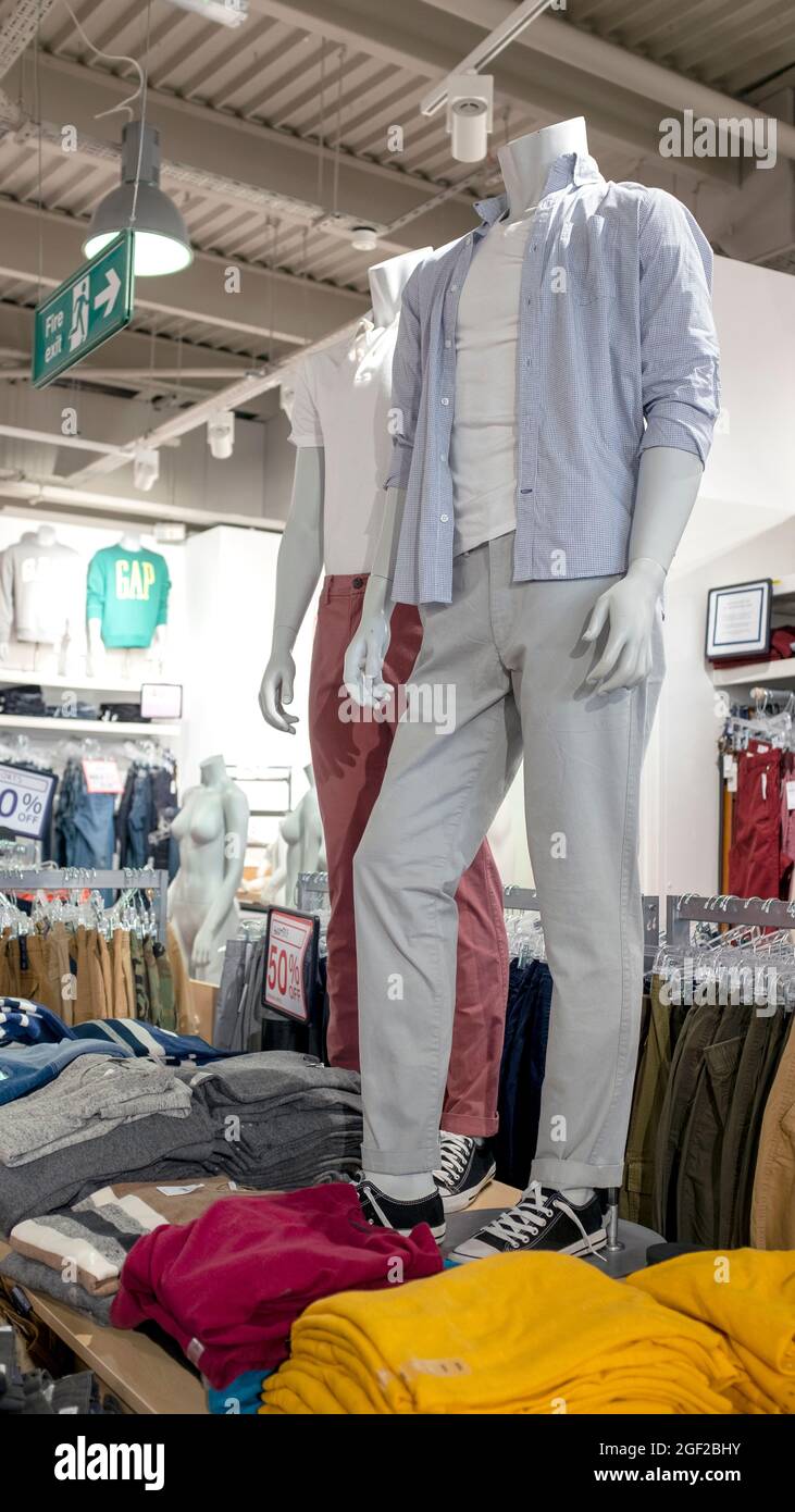 Closing the gap hi-res stock photography and images - Alamy