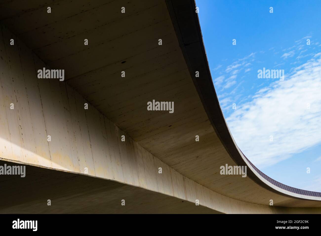 Curved concrete structure hi-res stock photography and images - Alamy