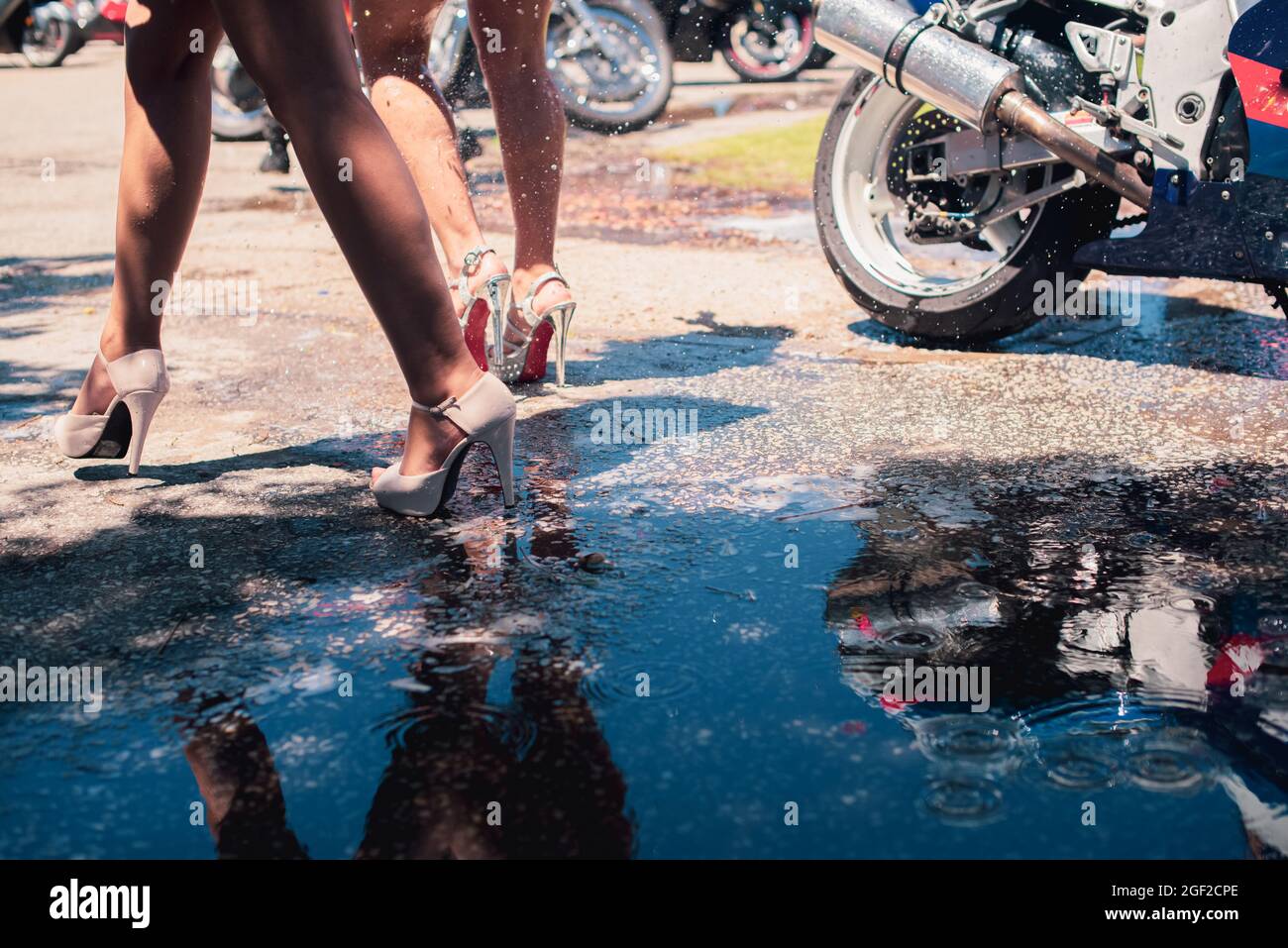 Beautiful legs and heels hi-res stock photography and images - Alamy
