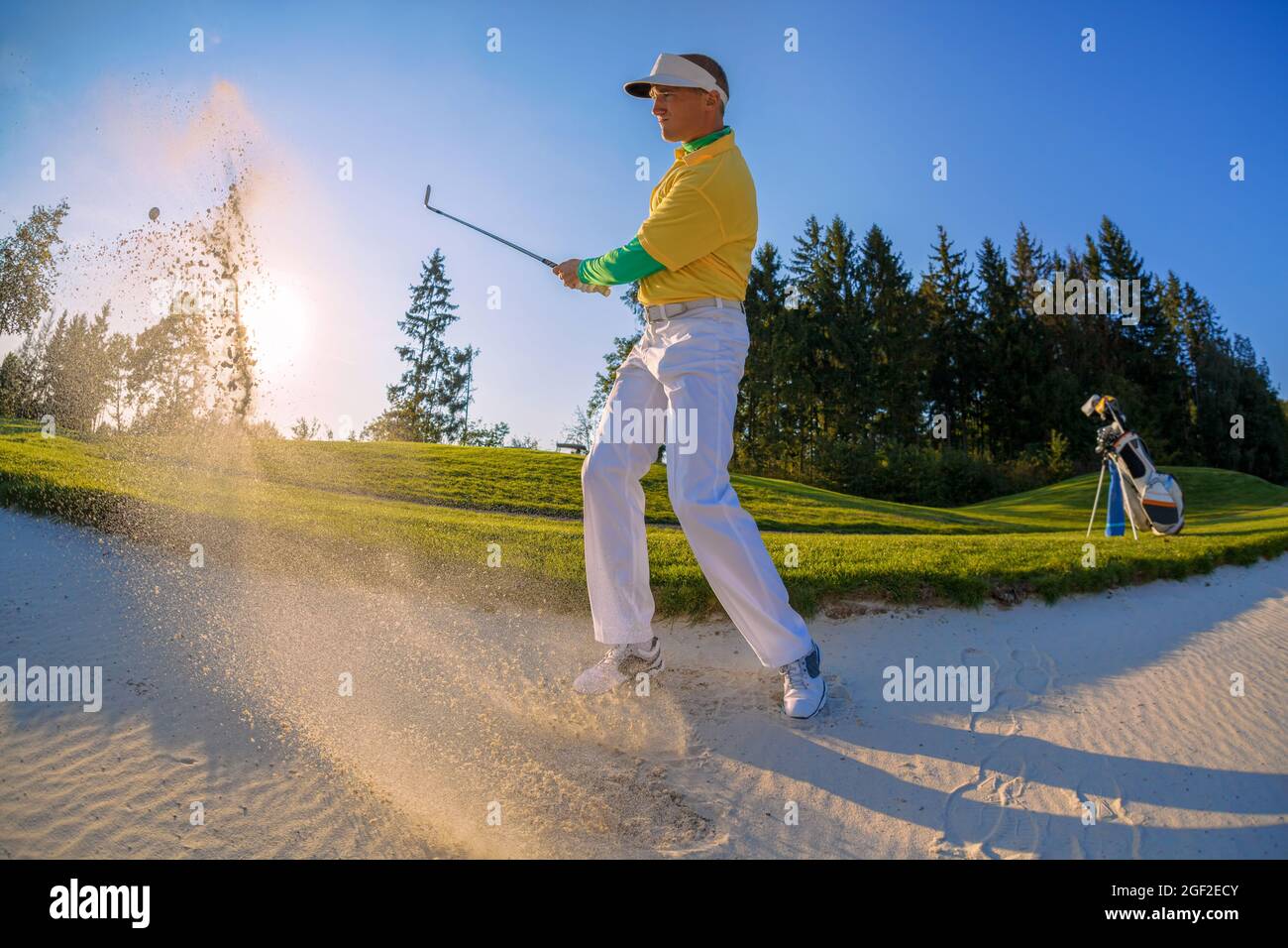 Man playing golf Stock Photo - Alamy