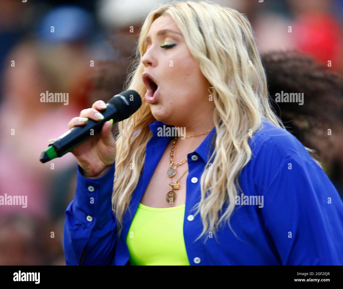 Ella henderson singer hi-res stock photography and images - Alamy