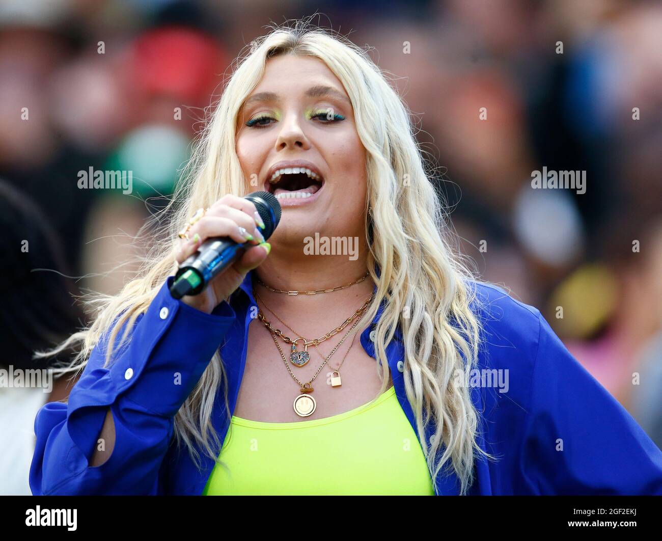 Ella henderson hi-res stock photography and images - Alamy