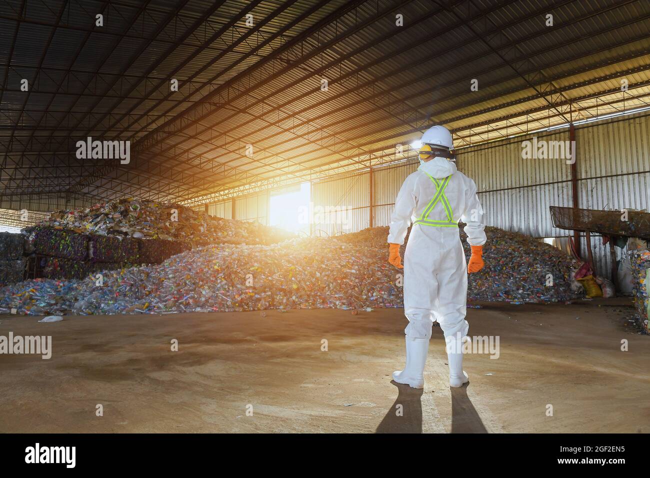 Biohazard suits hi-res stock photography and images - Alamy