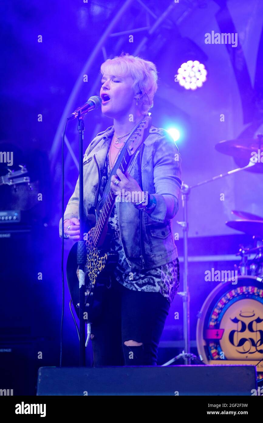 Rebecca downs singer hi-res stock photography and images - Alamy