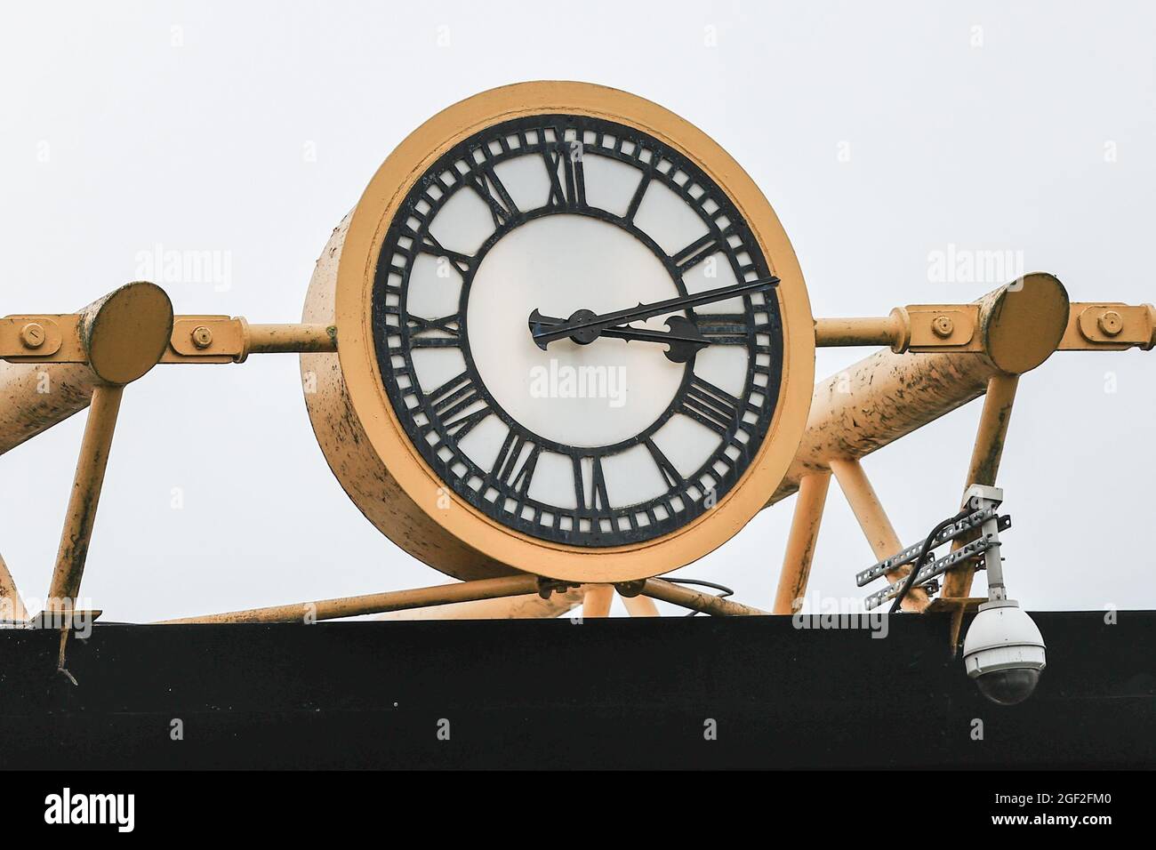 Stadium clock hi-res stock photography and images - Alamy