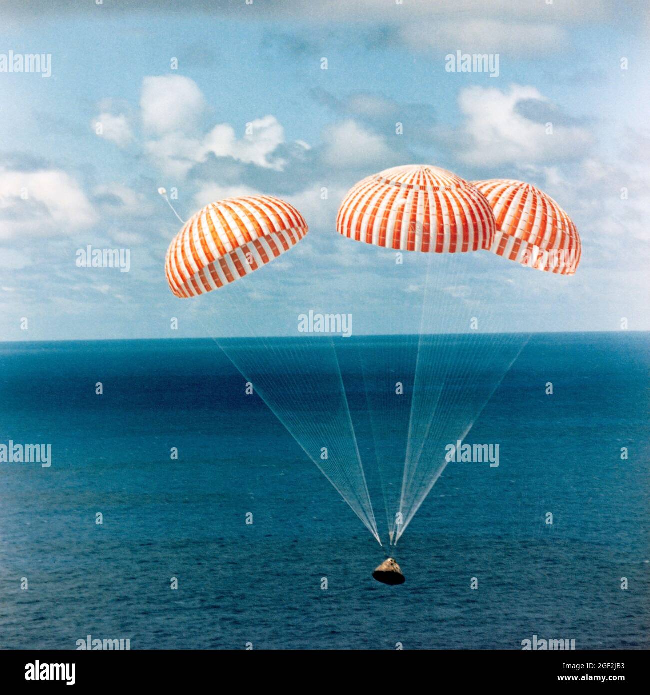1971 apollo 14 alan hi-res stock photography and images - Alamy