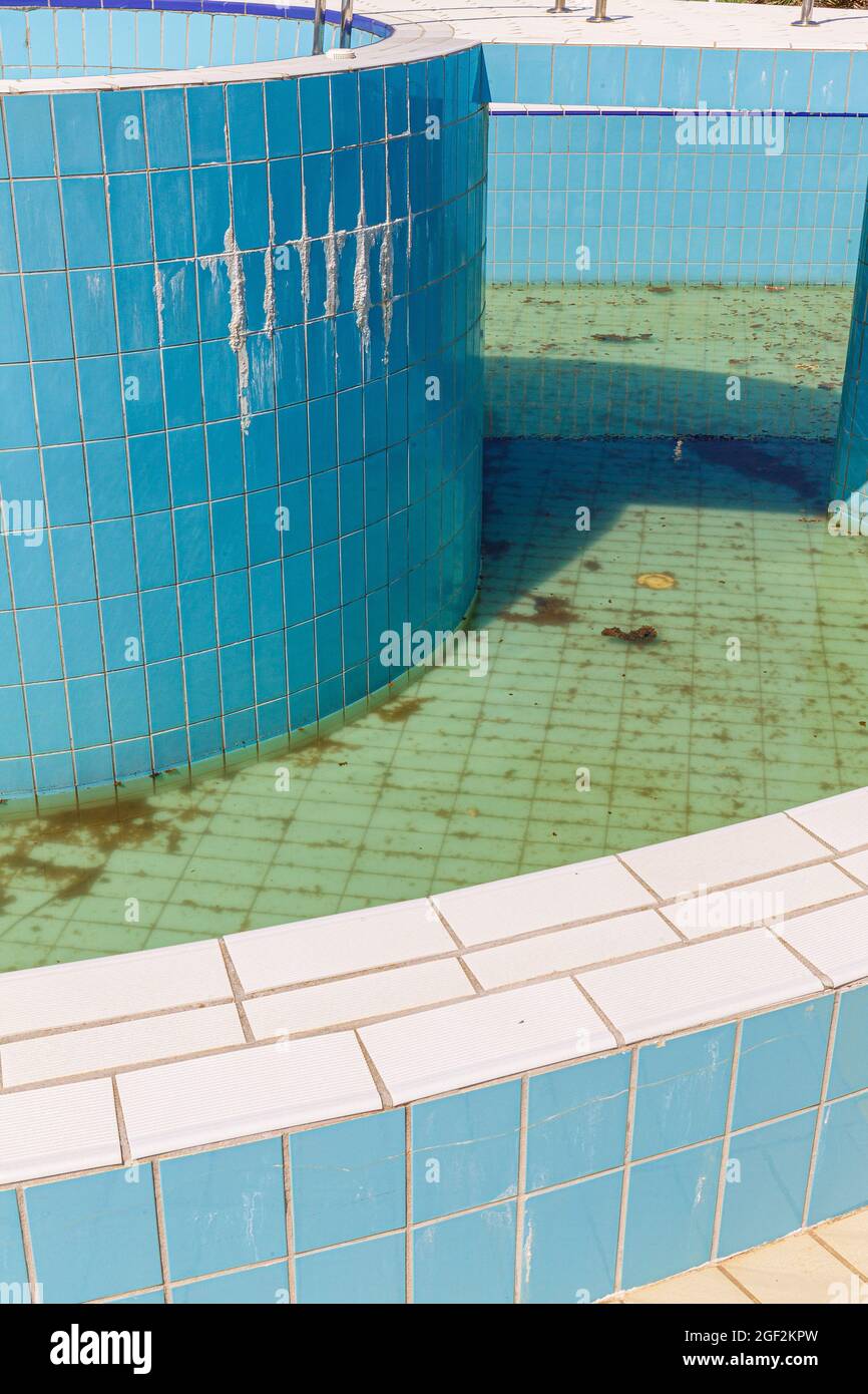 Empty dirty swimming pool pools hi-res stock photography and images - Alamy
