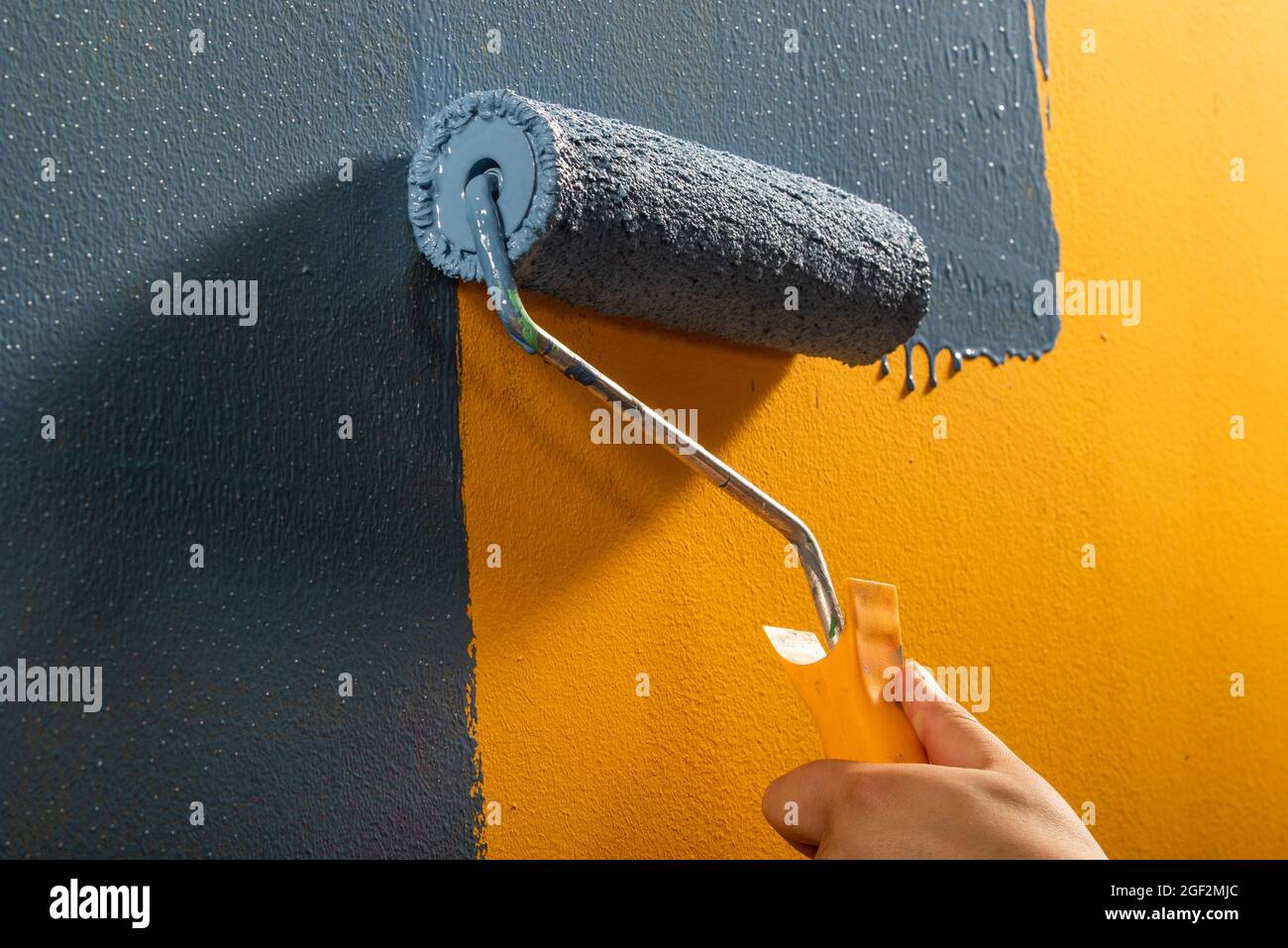 Wet blue paint hi-res stock photography and images - Alamy
