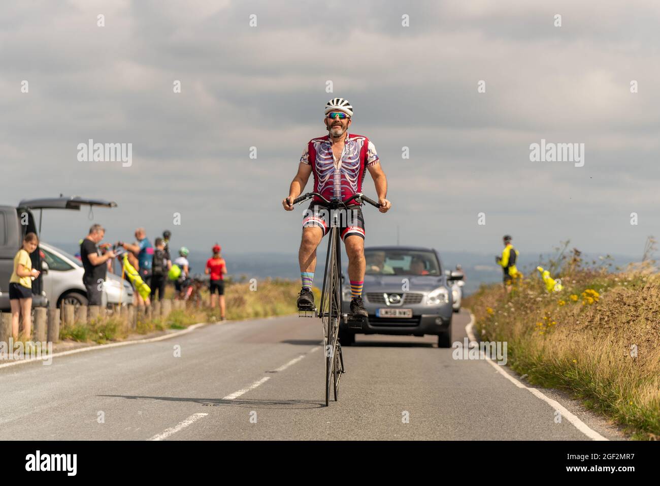 Penny farthing world championships climb at beachy head contestant hi ...