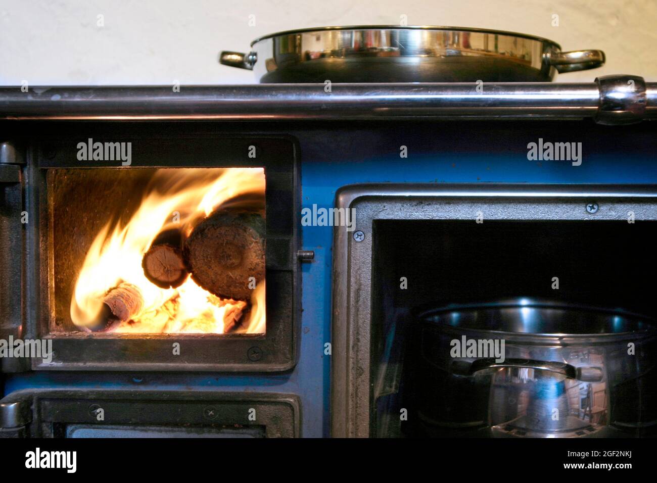 Wood burning stoves fireplace hi-res stock photography and images - Alamy