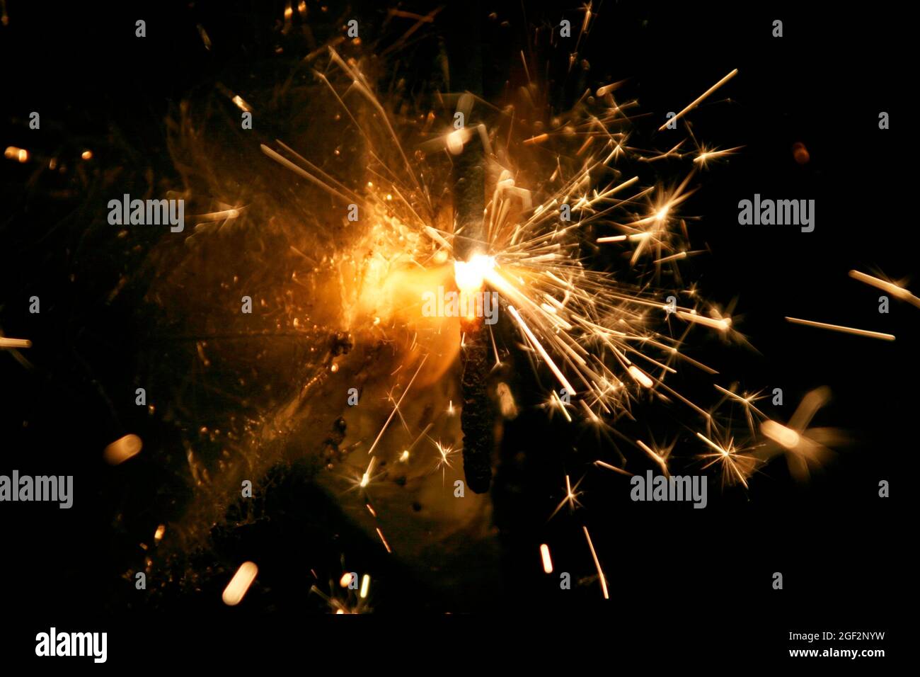 Lighted fireworks hi-res stock photography and images - Alamy