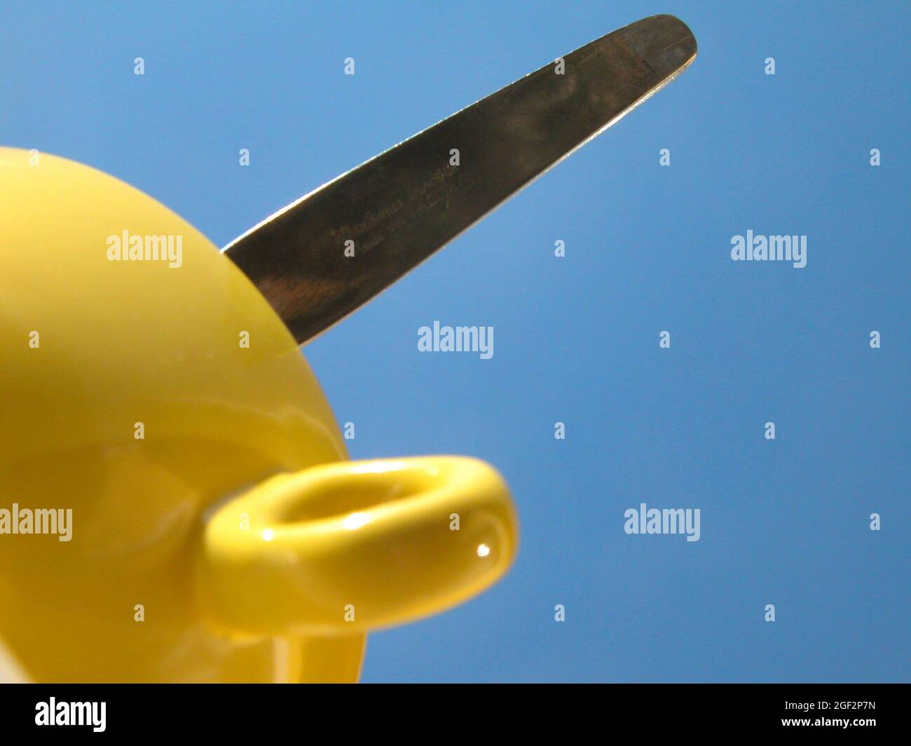 Outside outdoors beverages hi-res stock photography and images - Alamy