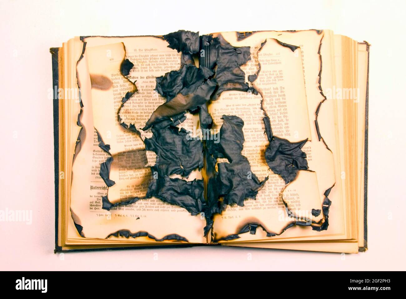 Openes books hi-res stock photography and images - Alamy