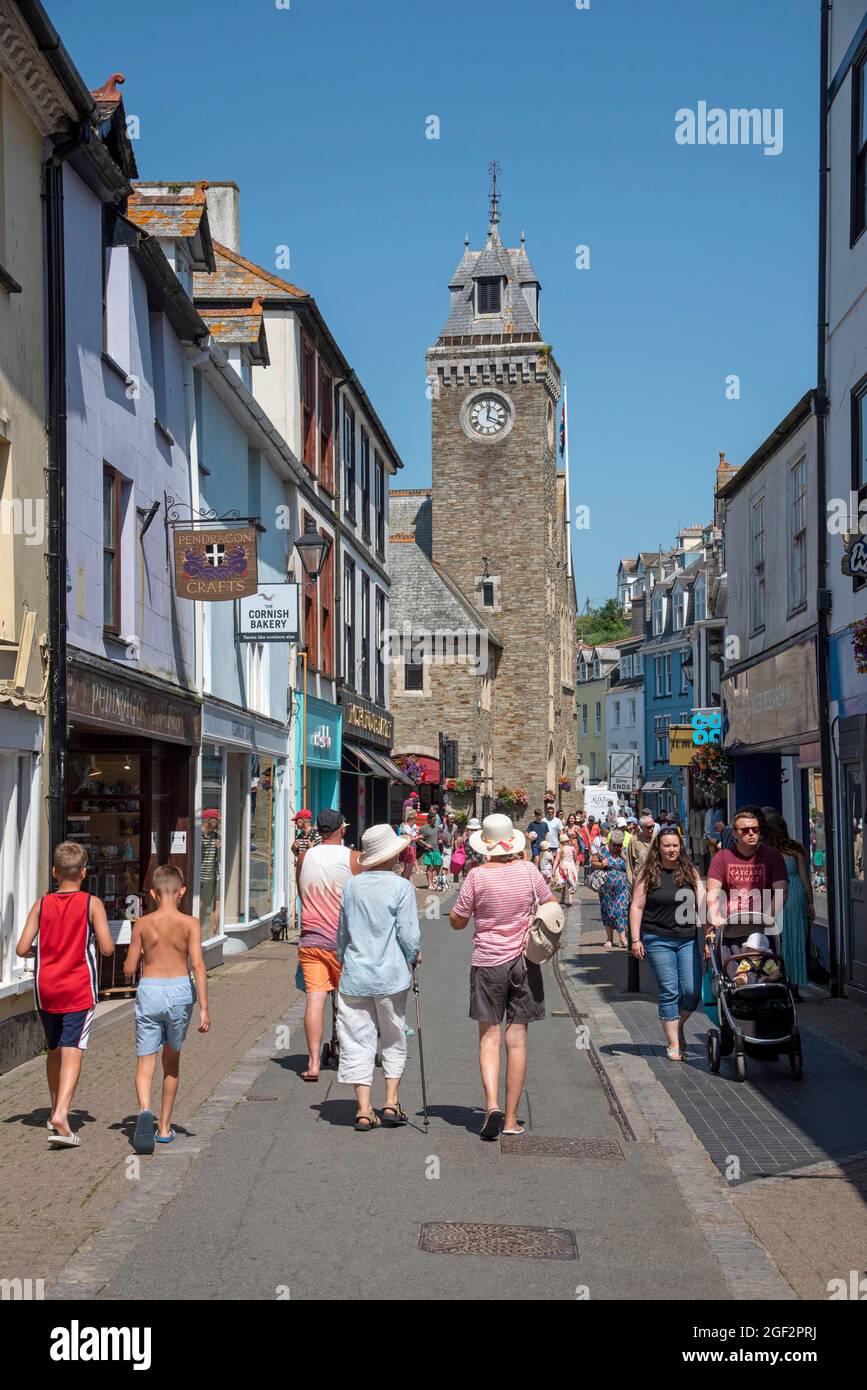 Looe town centre hi-res stock photography and images - Alamy
