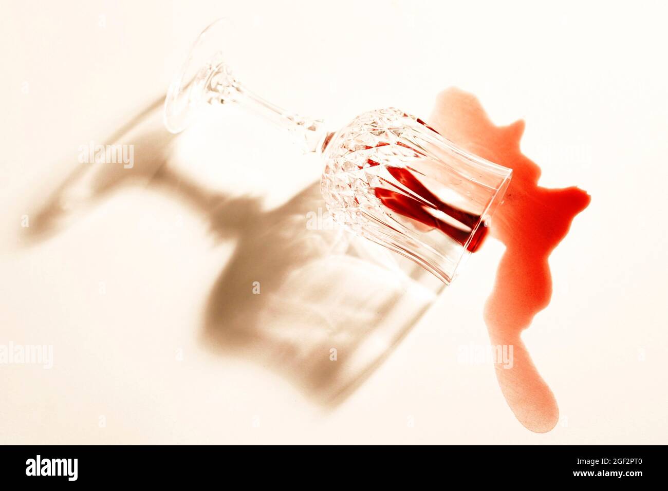 fallen wine glass Stock Photo - Alamy