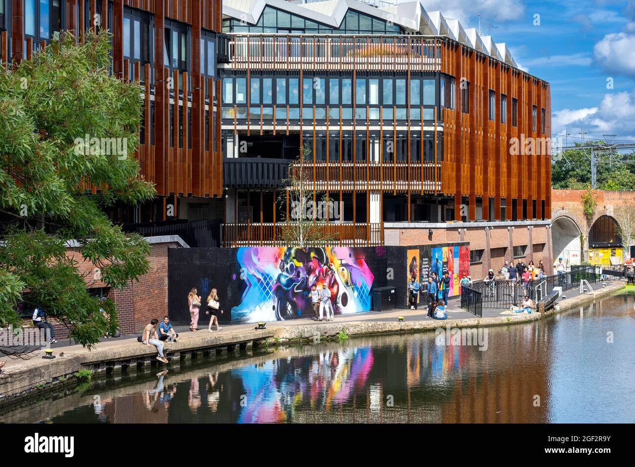 LONDON CAMDEN LOCK CAMDEN TOWN BUILDINGS AND PICTURES ALONG REGENTS ...