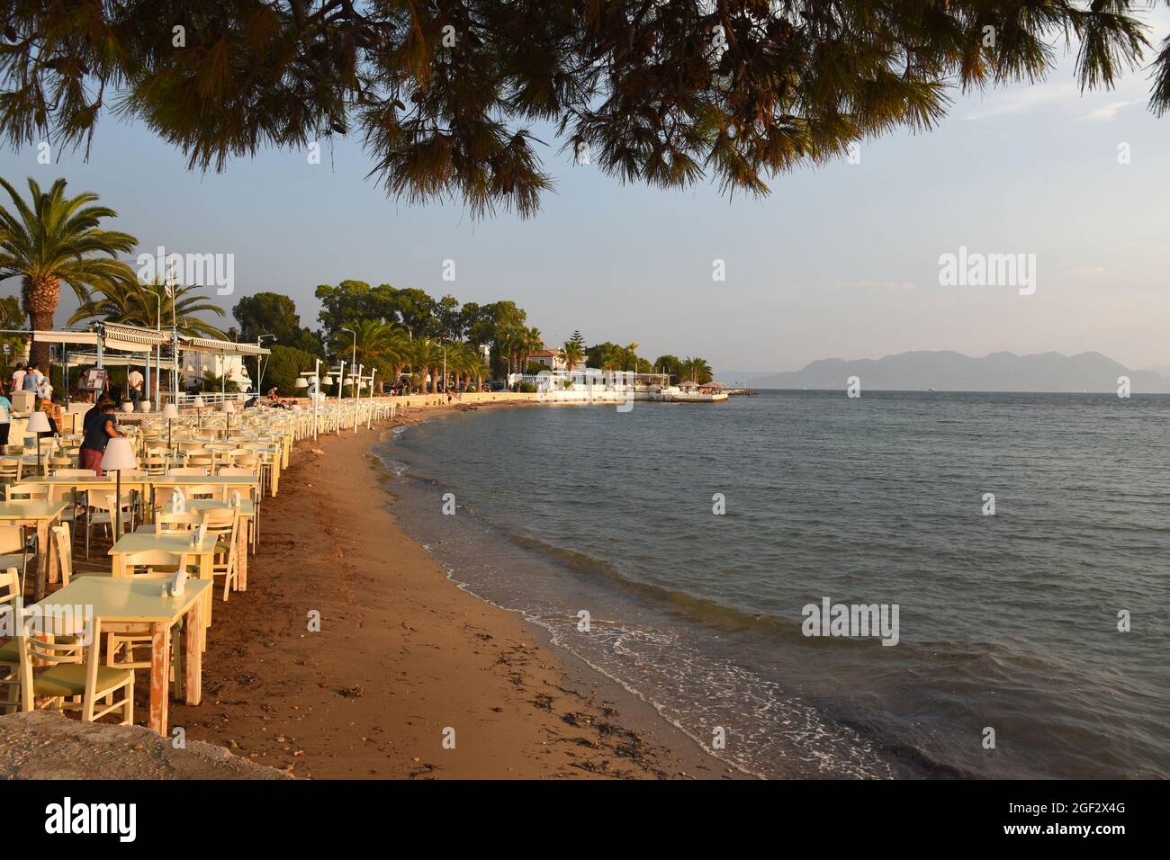 Tables set dinner sunset hi-res stock photography and images - Alamy