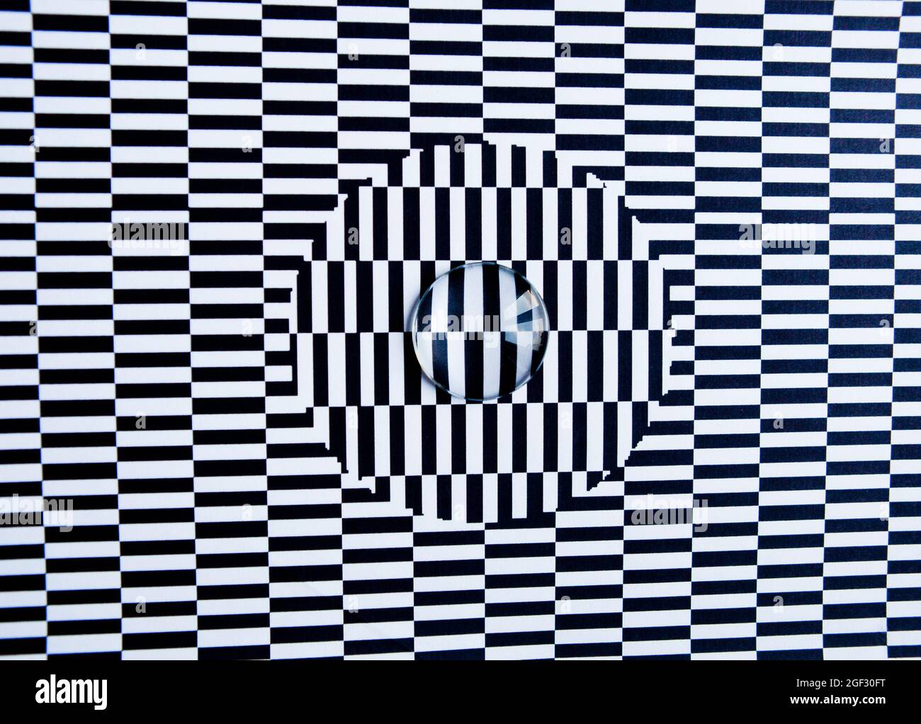 Magnifying glass on geometric grid background, optical illusion in ...